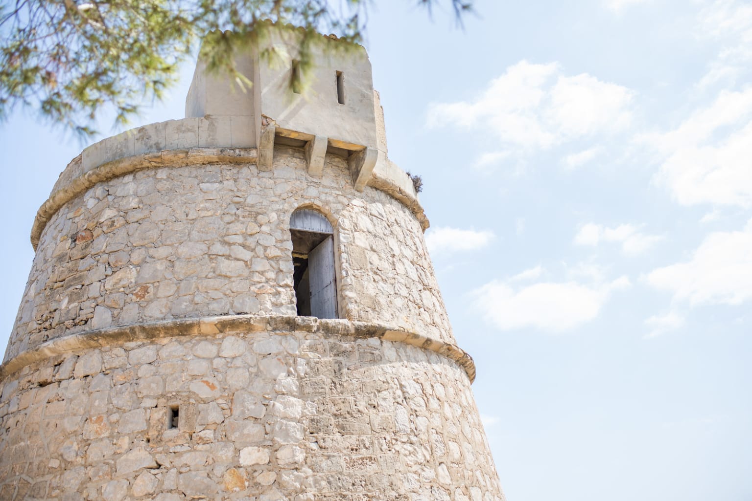 Ibiza heritage: Pirate towers and the Medieval telephone - Blakstad